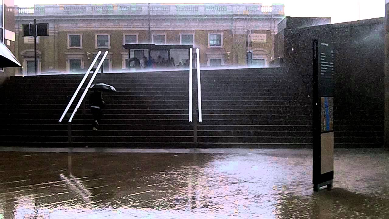 More Strong Winds and Rain at London Bridge - YouTube