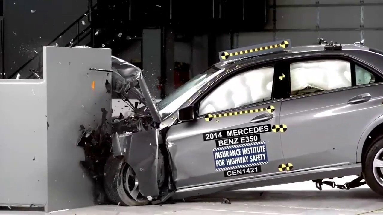 Mercedes Benz E class CRASH TEST - YouTube
