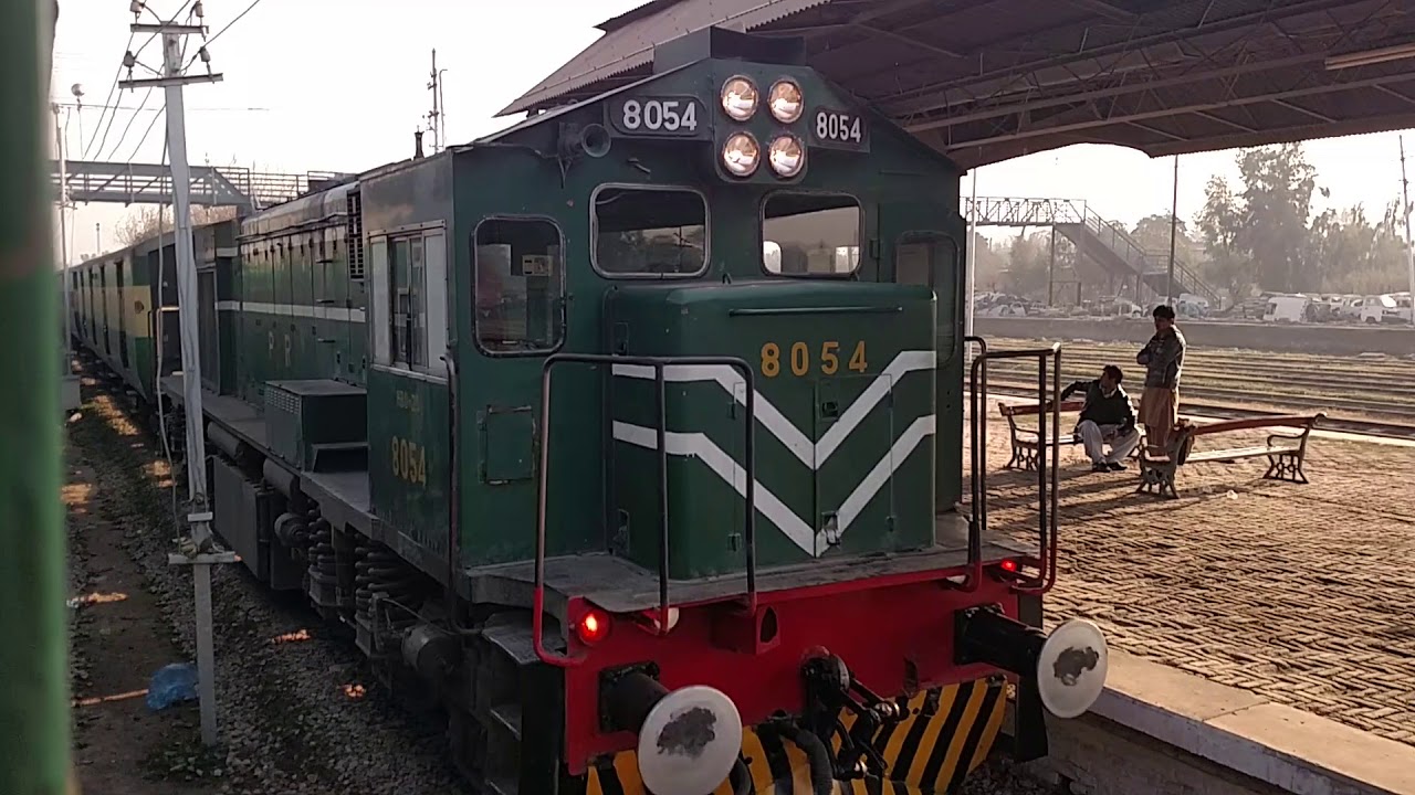 Railway Pakistan train 1 Up Khyber Mail Express from Karachi Arrival at ...