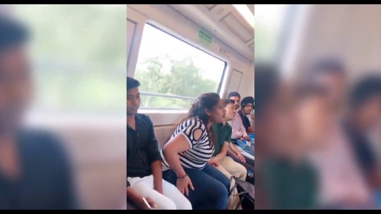 girls ghandi gaaliya in inside metro - YouTube