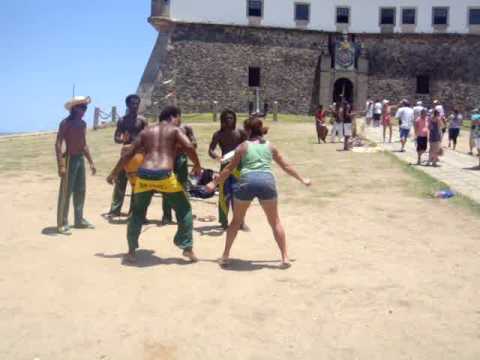 CINZIA  DANCANDO AXE SALVADOR DA BAHIA 2009
