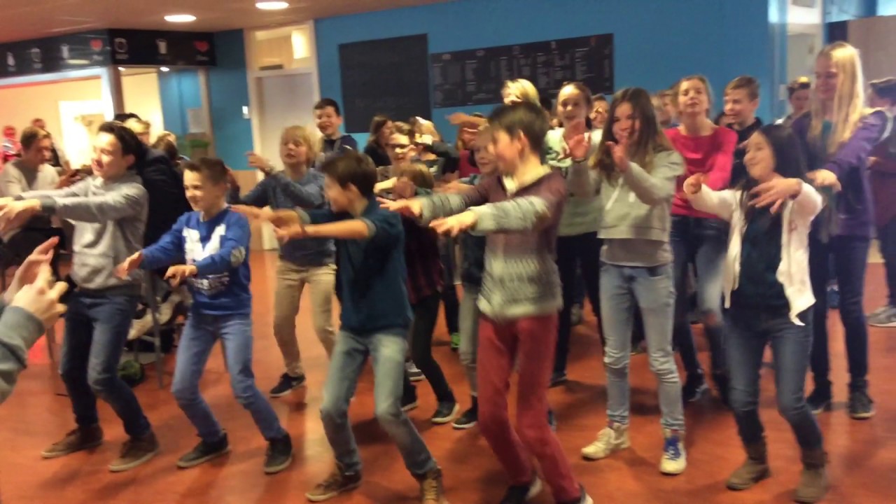 Flashmob with Dramastudents 05/12/2016 @ Fortes Lyceum - YouTube