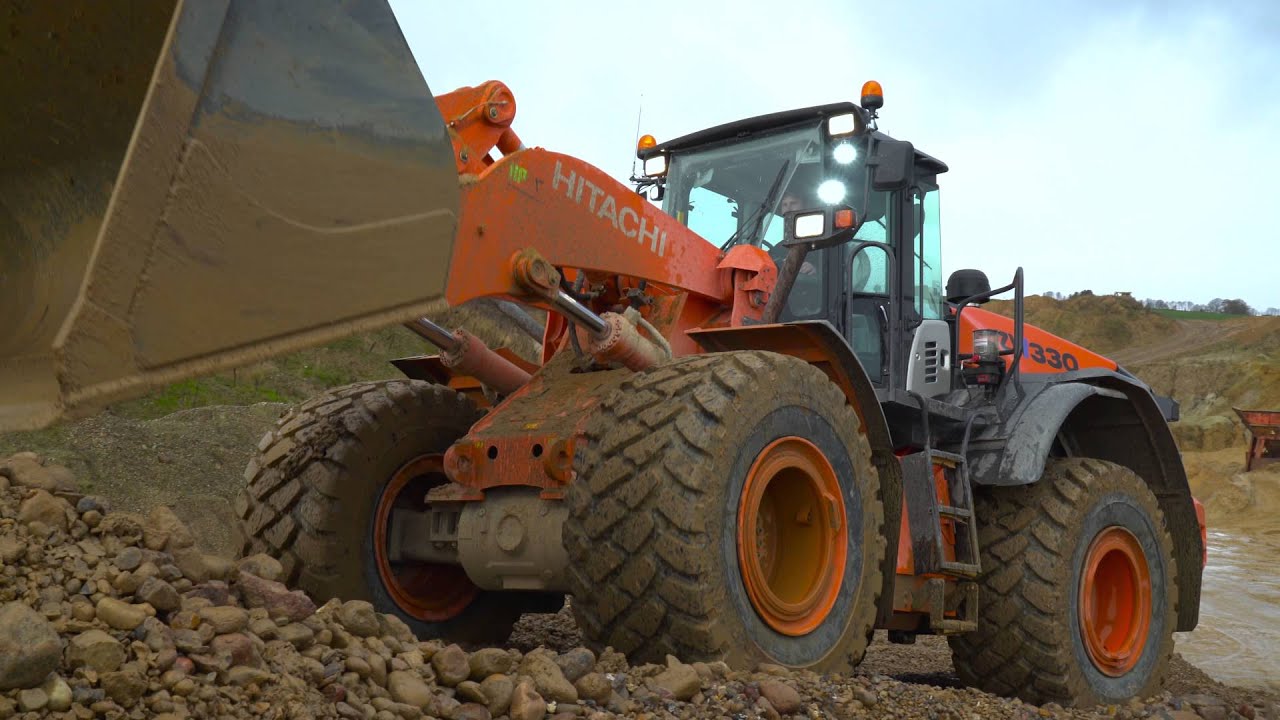 Hitachi læssemaskine ZW330-5B med god komfort - YouTube