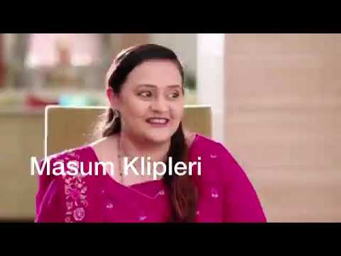 Jaggi Gopi'nin Saçına Çiçek Takar//Masum