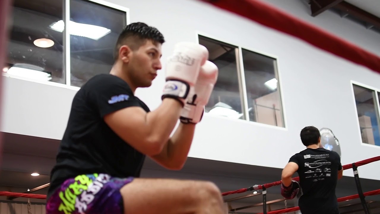 Khanomtom Ram Muay - Zach & Ricardo - YouTube