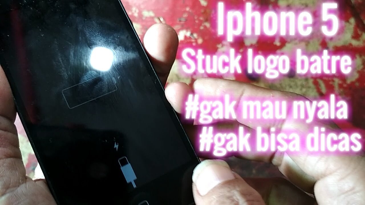 IPhone 5 stuck on Battrey logo - YouTube