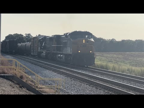 Southbound CSX M531-13 meeting Northbound CSX M536-13 at Hooper in ...
