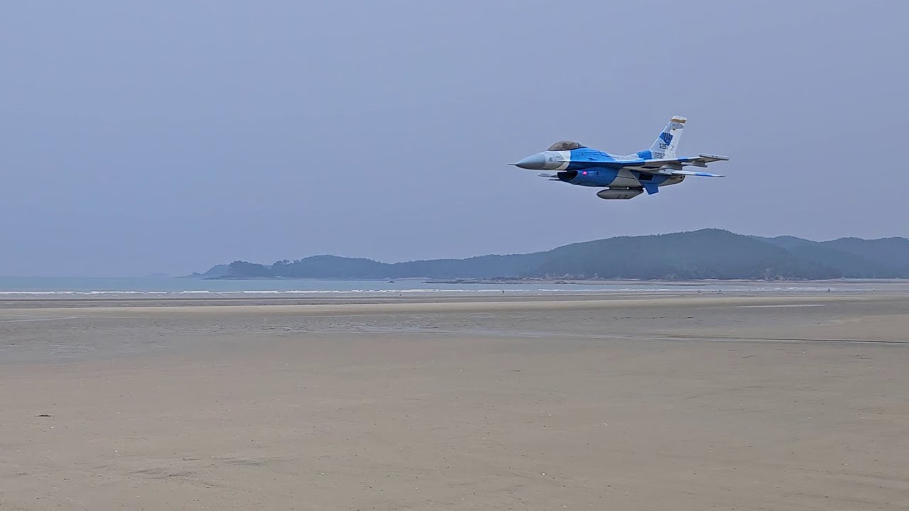 [RC 비행기] F-16 Aggressor Sky Splinter Flying 80mm EDF - YouTube