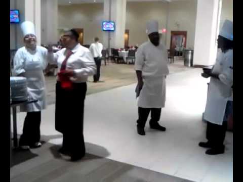 Geico dance at chief stadium kc - YouTube