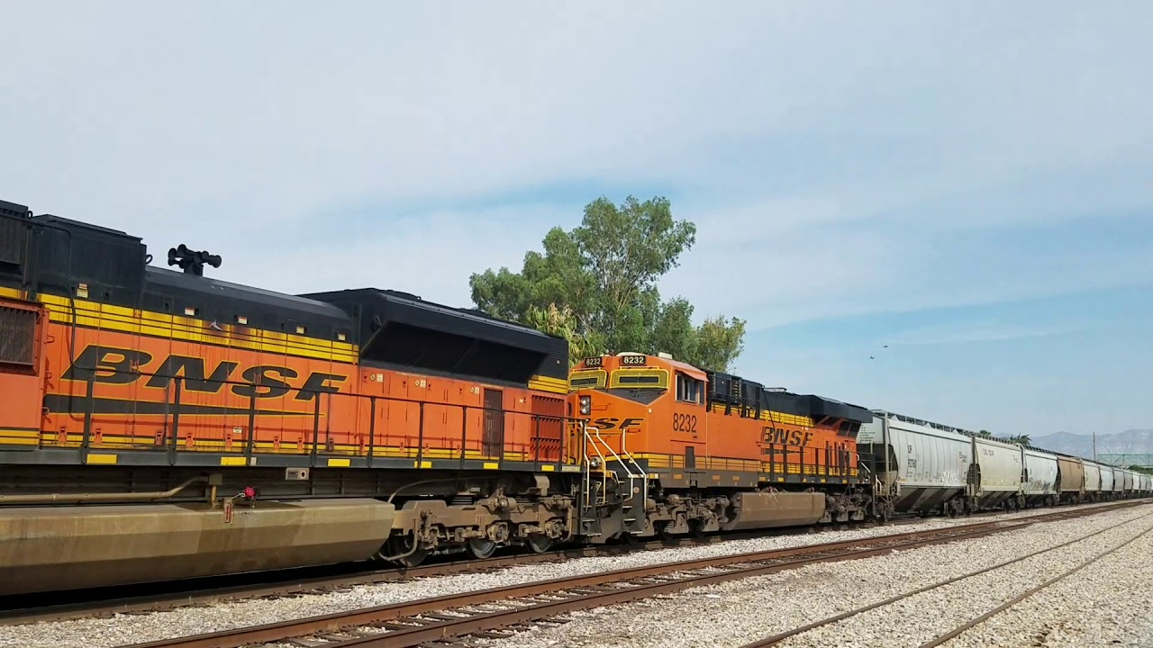 BNSF 8751 saliendo a frontera con el vacío - YouTube