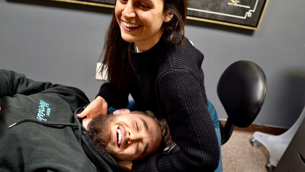 *CHIRO ADJUSTS CHIRO* Loud Cracks | CHIROPRACTIC ADJUSTMENT W/ Dr ...