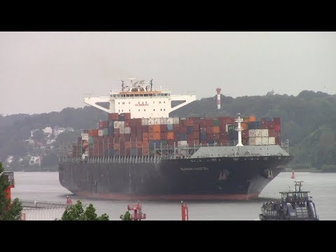 10000 TEU Container Ship SEASPAN YANGTZE on Elbe River inbound into ...
