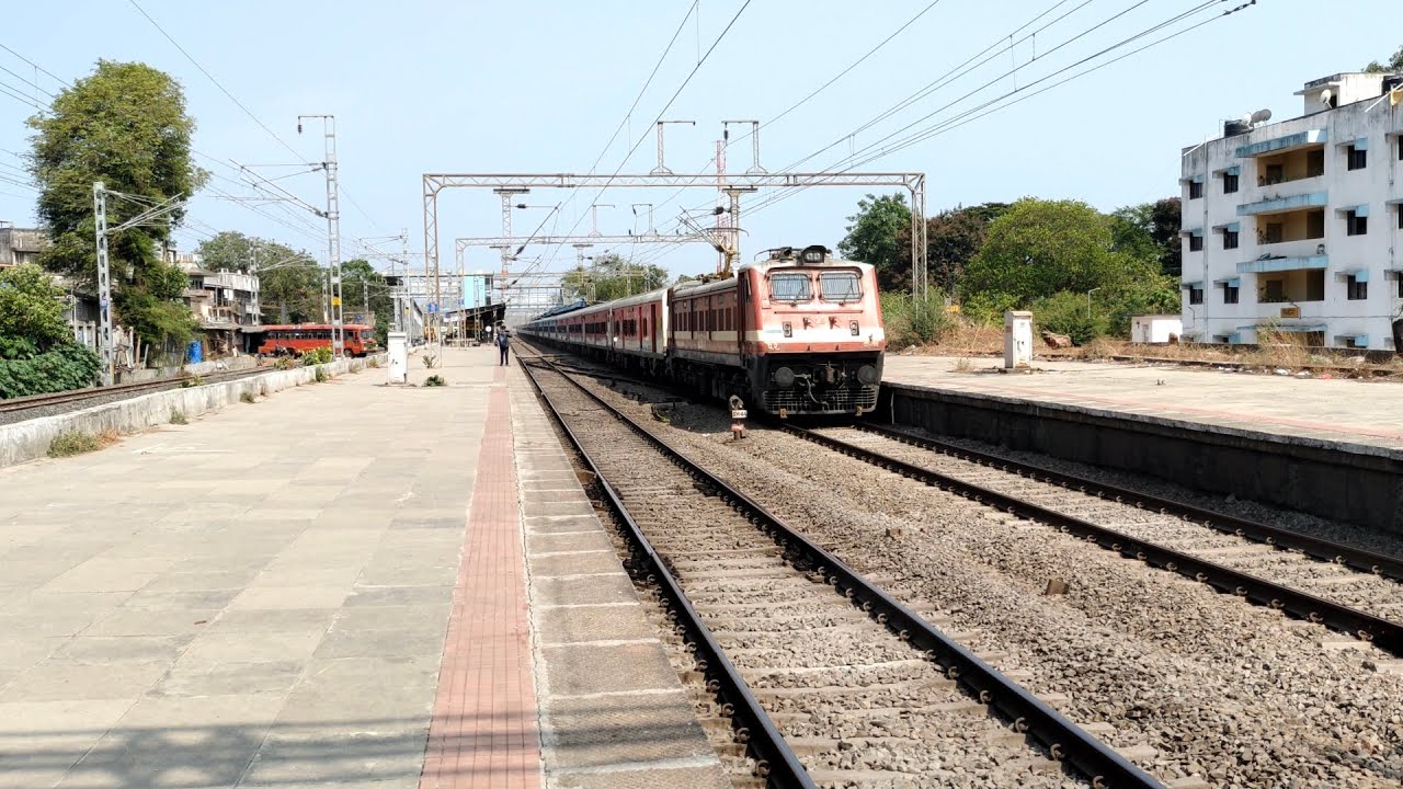 valsad WAP 4e hauling (12933) Karnavati Express || Indian railways ...