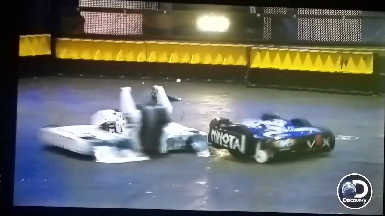Battlebots Championship Night 2018 - Minotaur vs. Bite Force - YouTube