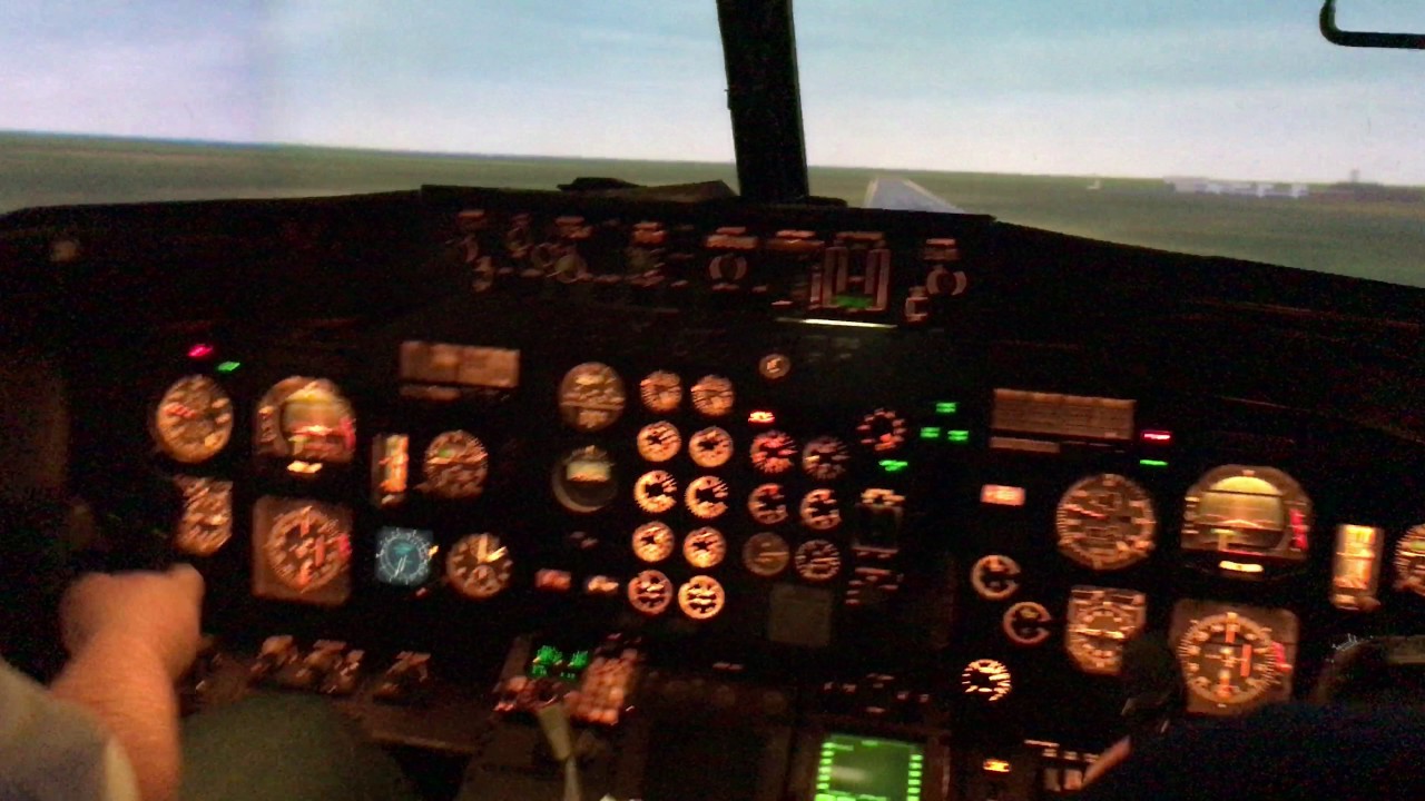 737-200 Simulator Engine Failure Landing - YouTube