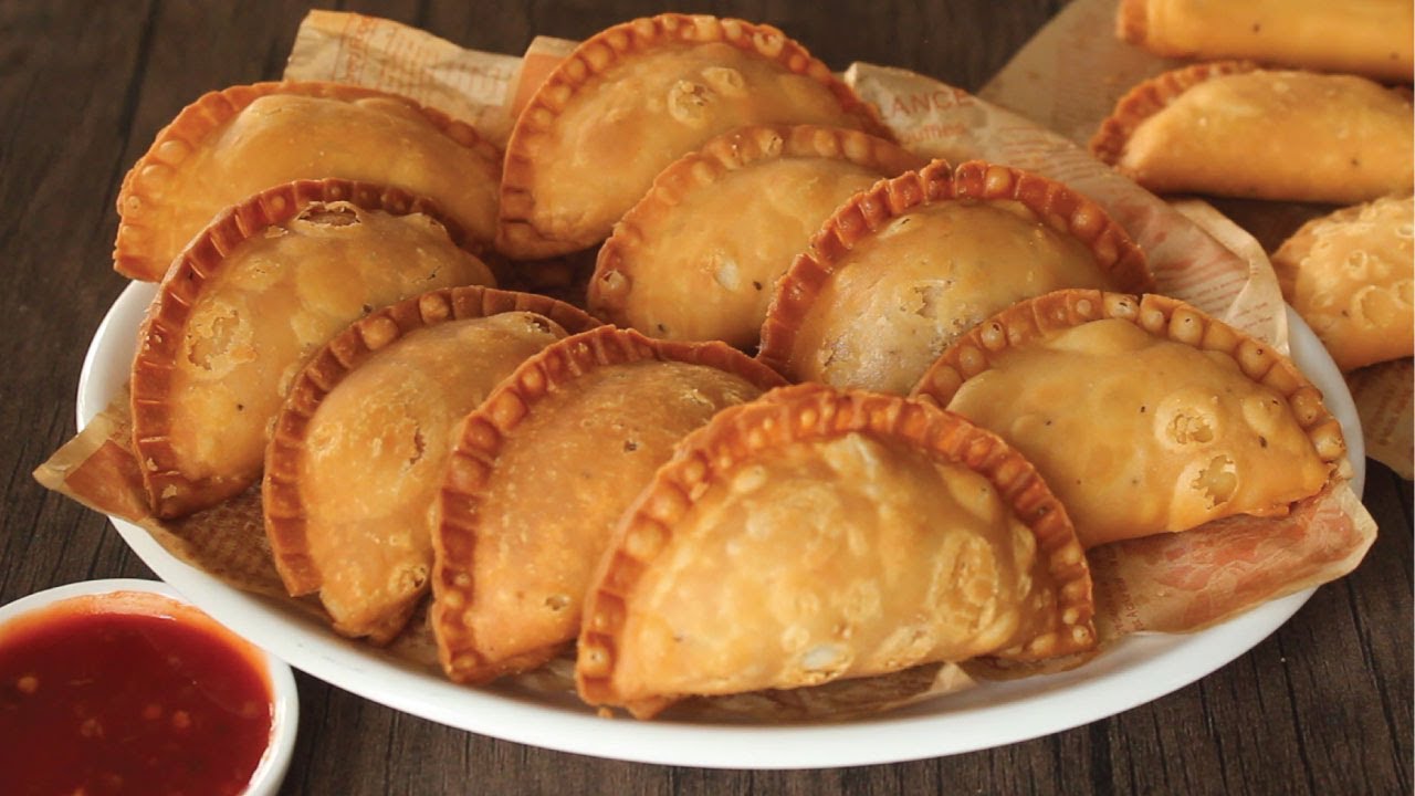 Unique Chicken Samosa 😍 Recipe By Chef Hafsa - YouTube