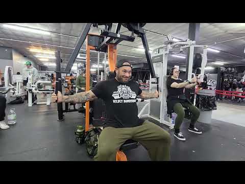 Full Chest & Tris Workout | 8 Weeks Until Showtime! - YouTube