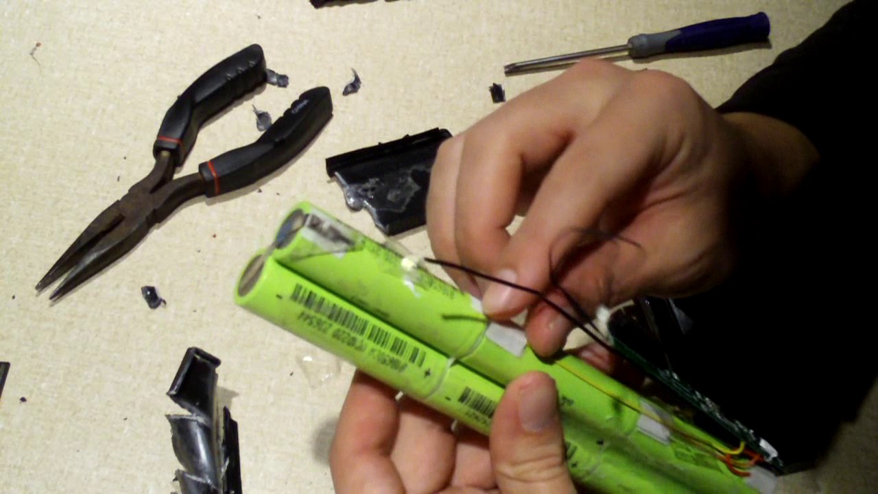 Let's see what's inside a Rayovac Replacement Laptop Battery - YouTube