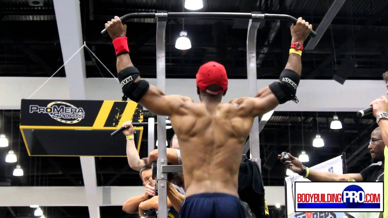 Chin-Up Contest with Host Roland Kickinger - YouTube