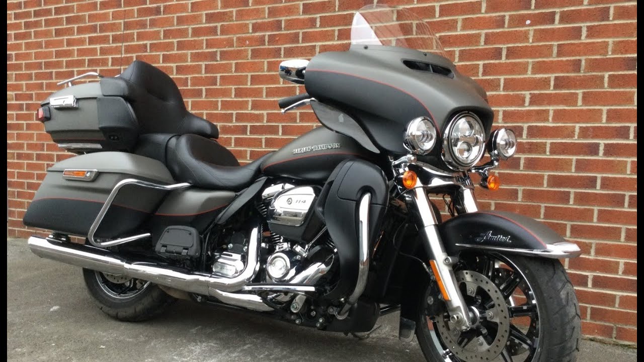 2020 Harley-Davidson Ultra Limited Glide. Walk around with engine sound ...