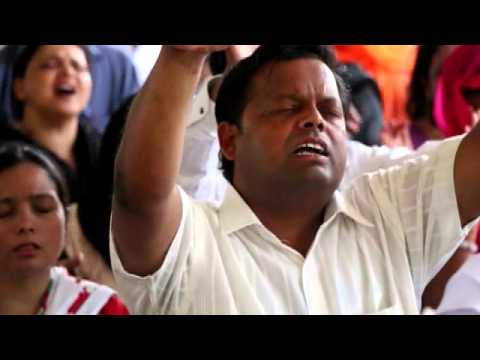 Powerful Prayer Pastor Chandy varghese blessing family - YouTube