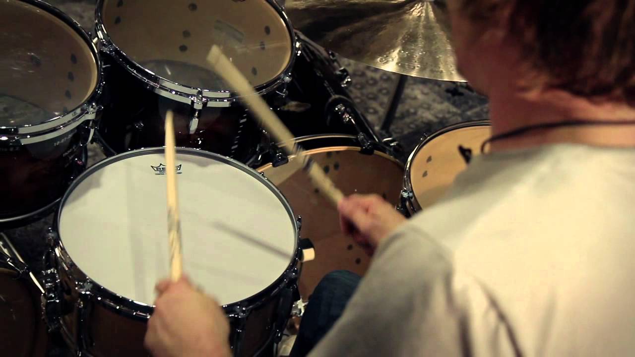 At: Guitar Center Ray Luzier "Drum Roll Techniques" - YouTube