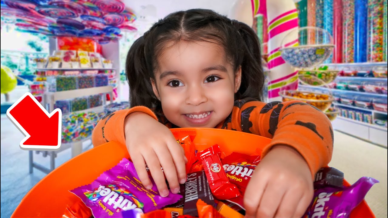 OUR TODDLER TRIES HALLOWEEN CANDY FOR THE FIRST TIME! *Too Cute* - YouTube