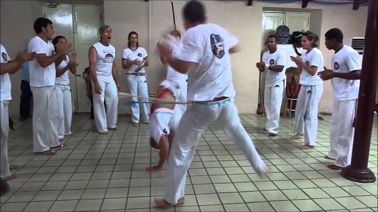 Capoeira Meia Lua Inteira - Apresentação - Vídeo3 - YouTube