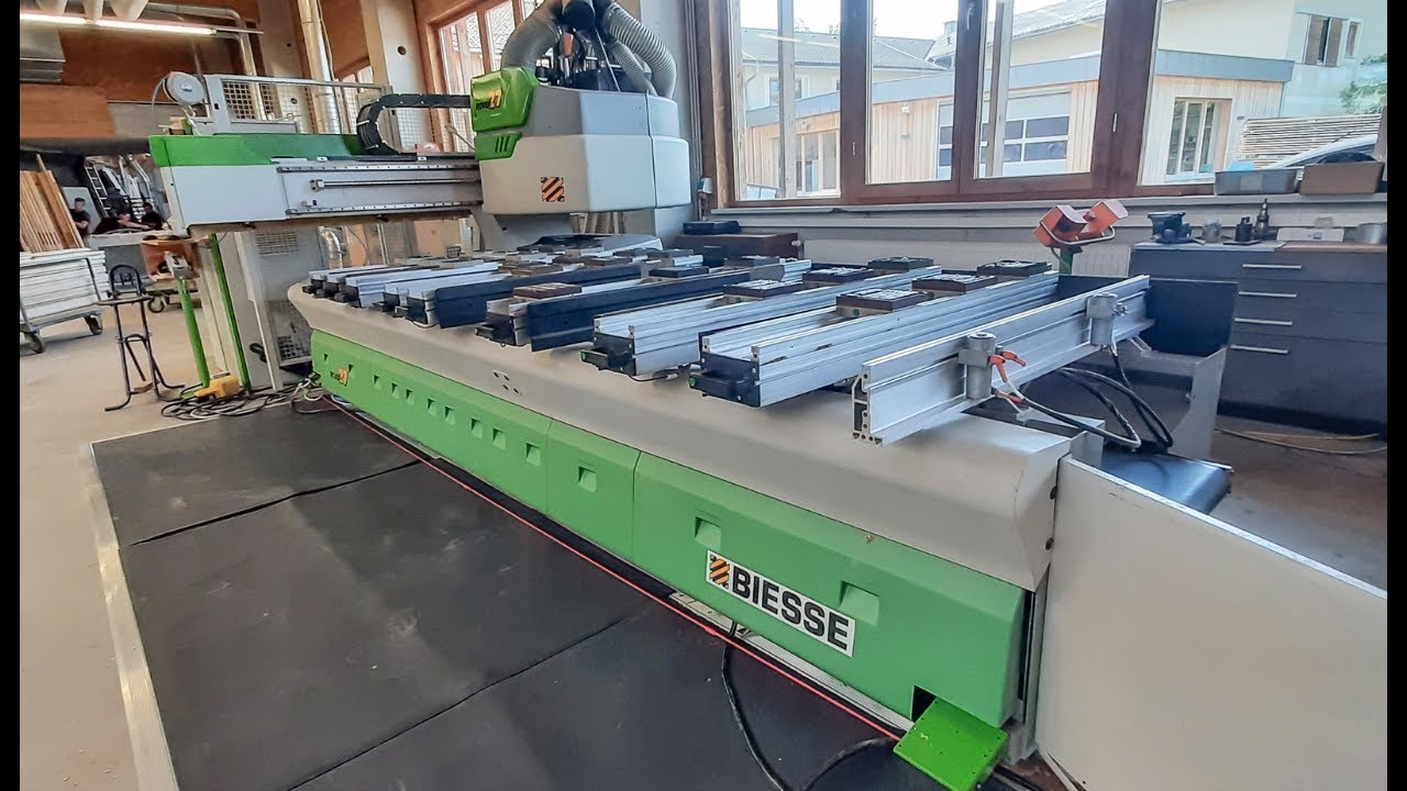 CNC Bearbeitungszentrum Biesse Rover 27 - YouTube
