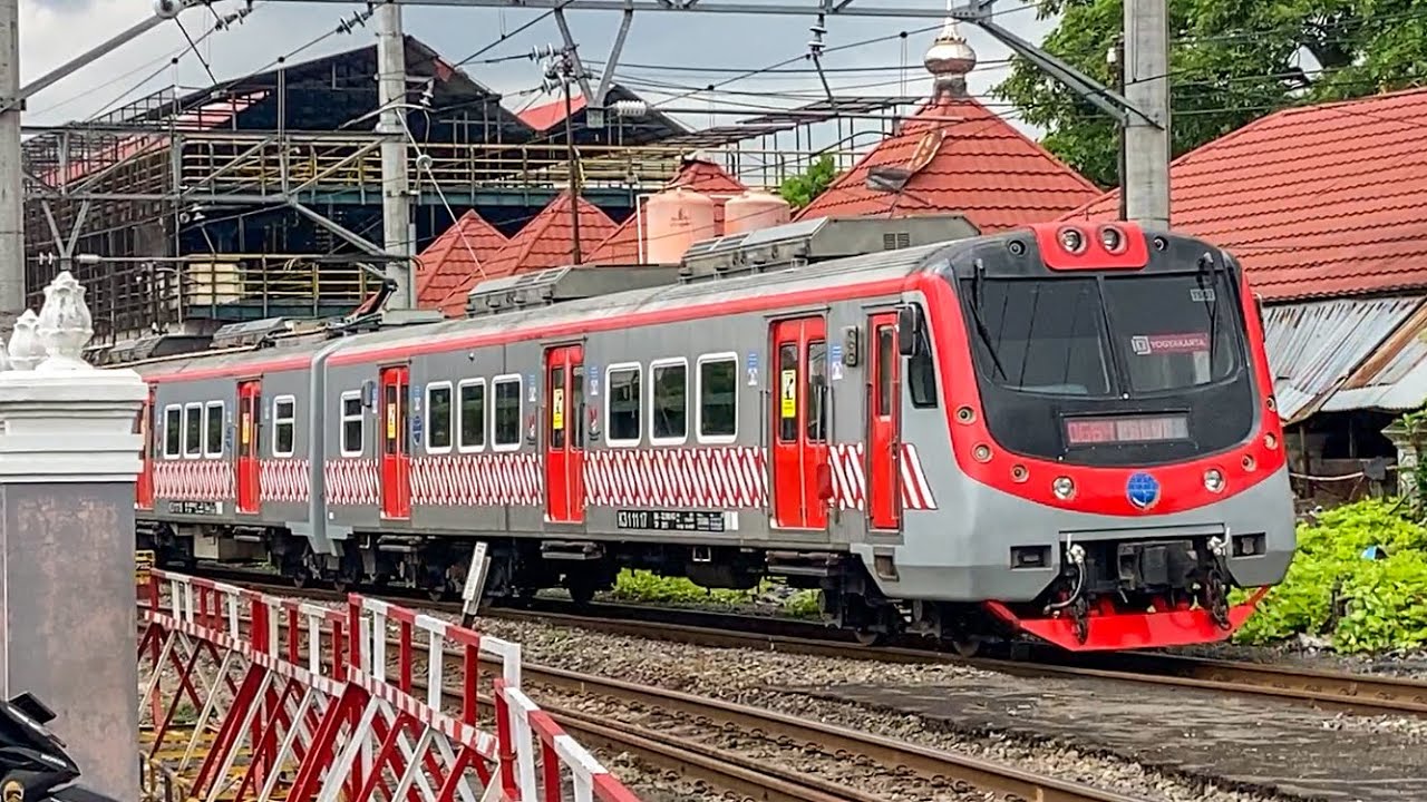 Kompilasi Kereta Api KRL Commuter Line di Stasiun Yogyakarta! KRL KFW ...