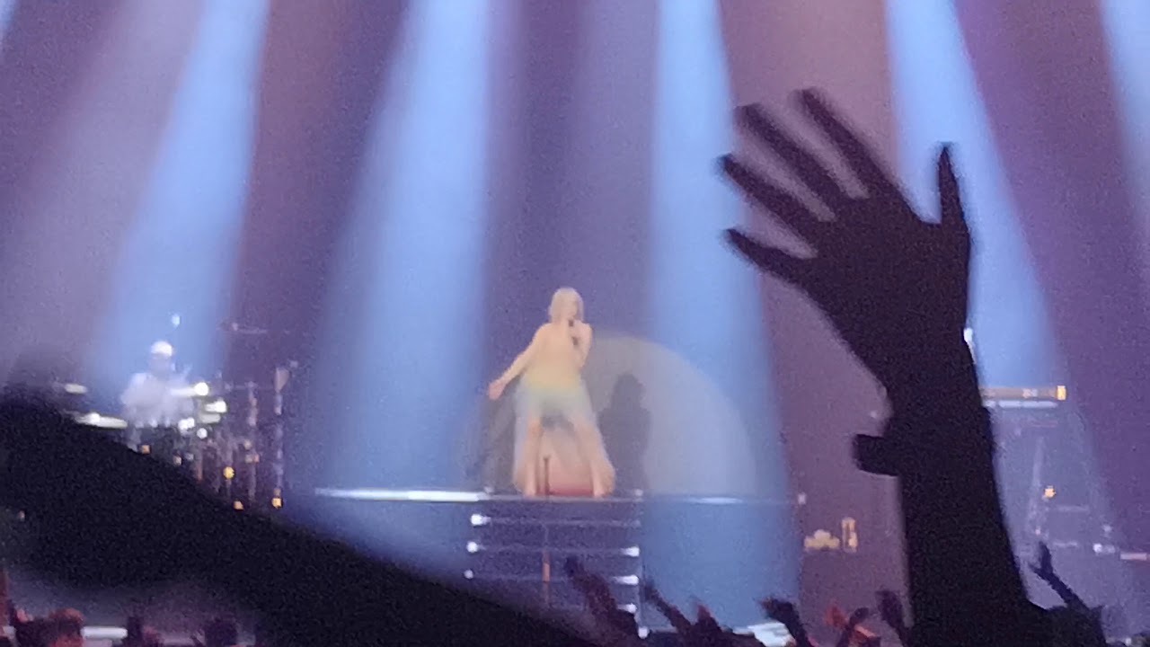 "Call Me Maybe" - Carly Rae Jepsen Live in Manila 2019 | The Dedicated ...