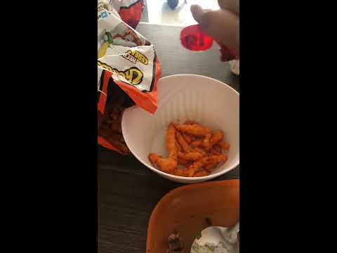 Tutorial de como comer Cheetos - YouTube