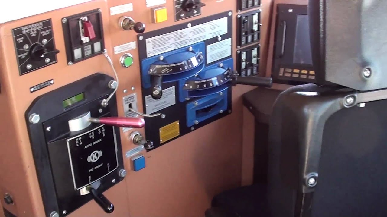 Vista del interior de la cabina de una ES44AC de KCSM - YouTube