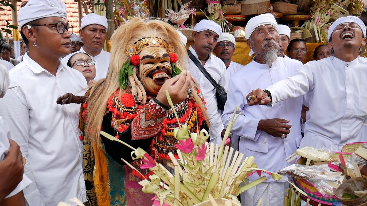 Puncak Karya Ngenteg Linggih Merajan Tambyak Tegal Badeng, 17 April ...