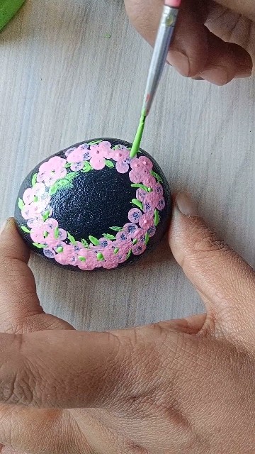 Easy stone art ideas for beginners #stone #shortvideo - YouTube
