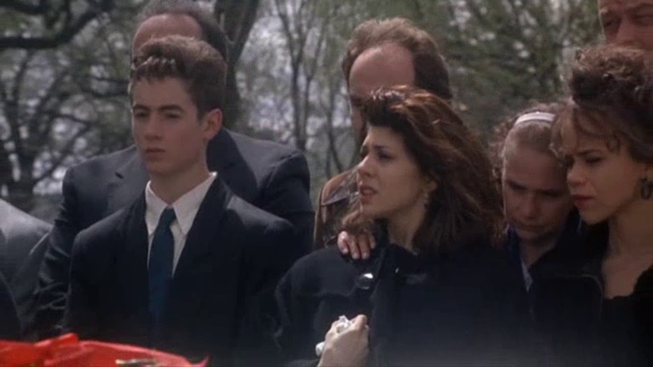 Caroline bursts into crying on the funeral - YouTube