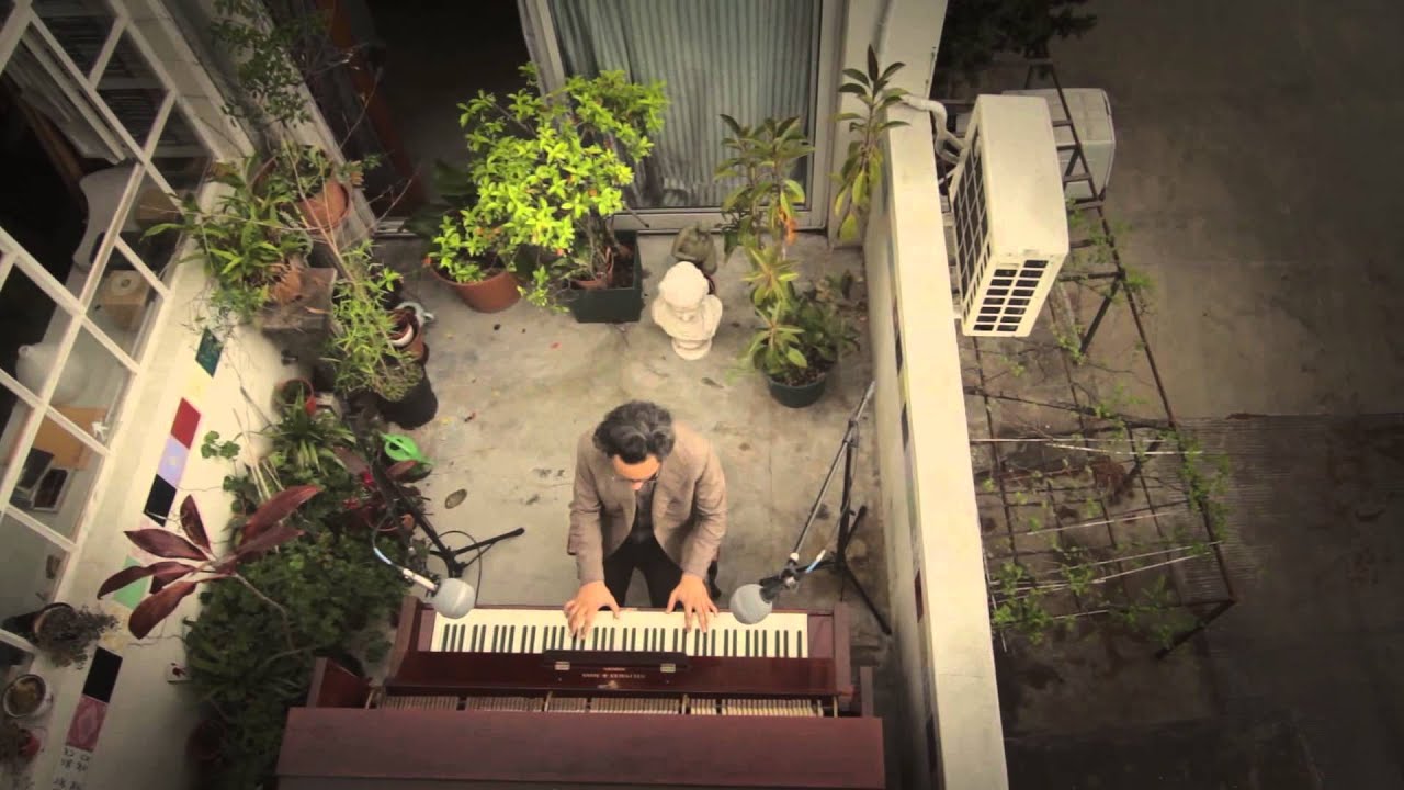 Ulises Conti en la terraza - "El forastero" - YouTube