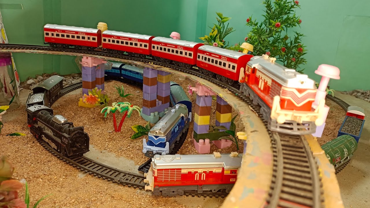PARALLEL RACE OF MODEL TRAIN IN HOSCALE | GARIB RATH AND RAJDHANI ...