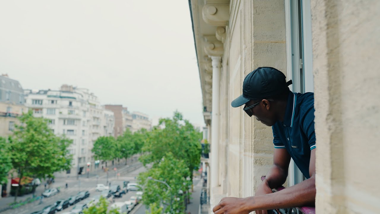 Sheu - Petit ou Grand (Clip officiel) - YouTube