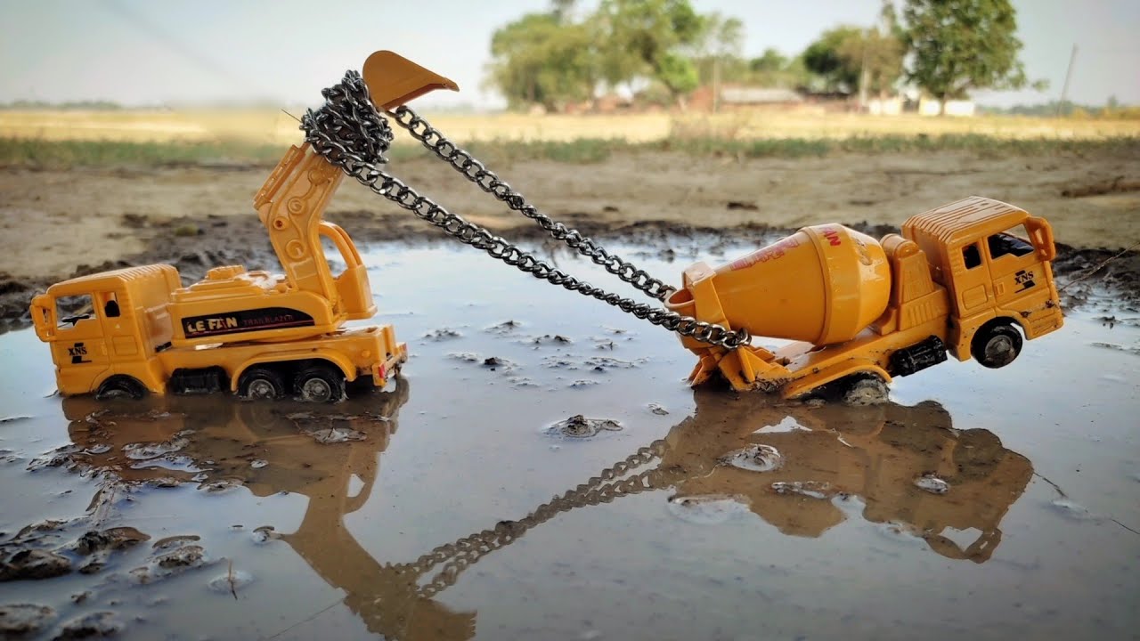 crane JCB 3DX help pulling data tripper concrete mixing truck jam in ...