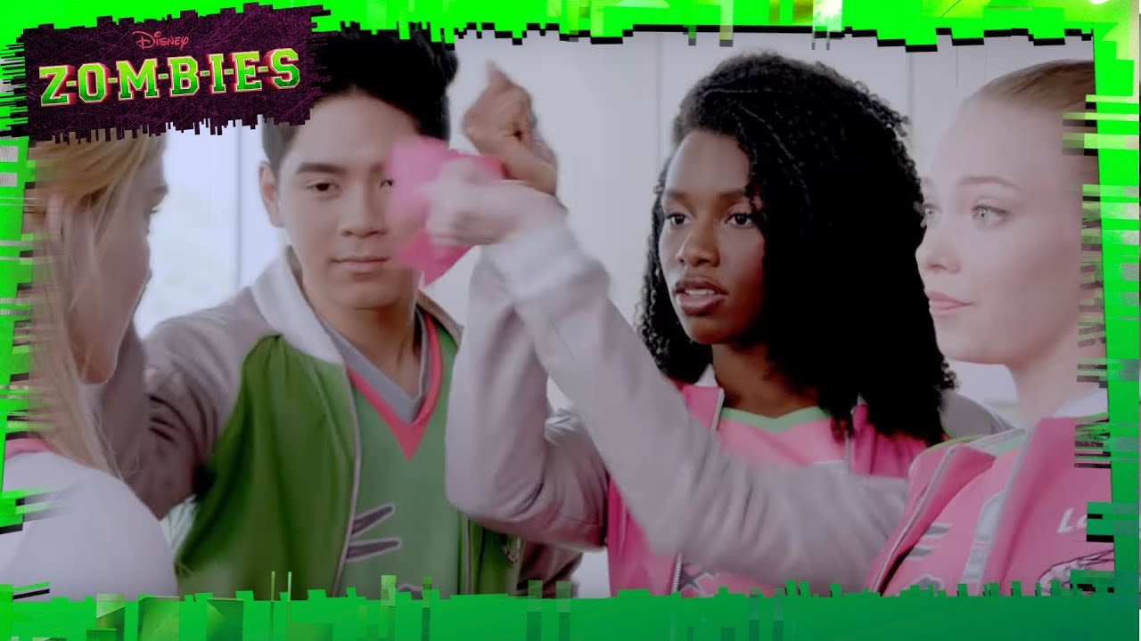 Zombies | Il primo giorno di scuola - Disney Channel IT - YouTube