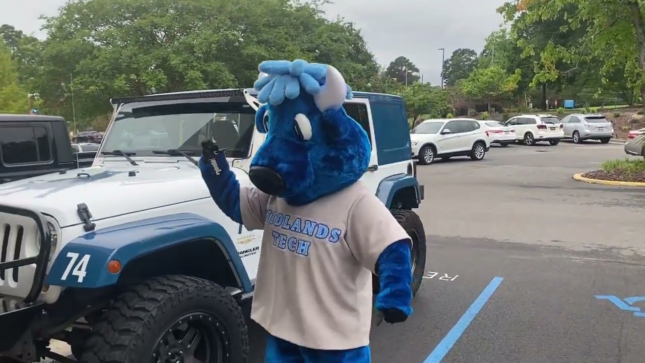 BIG "MAV" on Campus for the first day of classes – Fall 2022! - YouTube