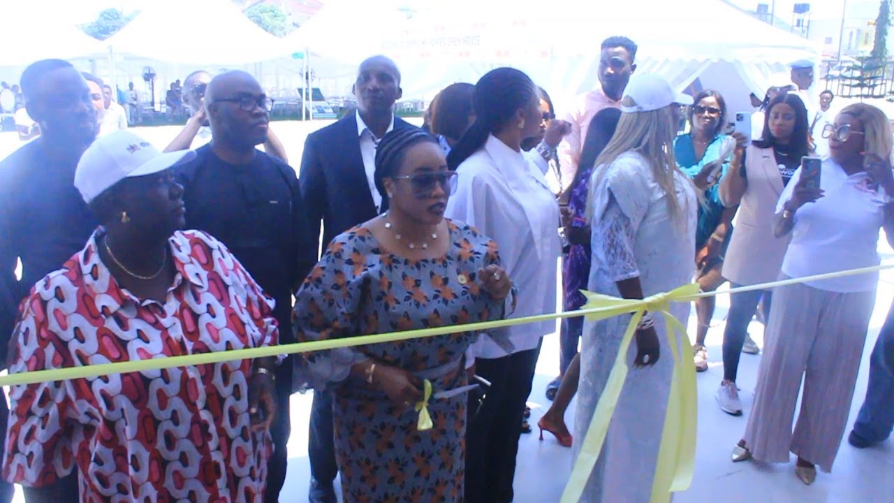 WATCH THE MOMENT OJAJA MALL WAS OPEN FOR PEOPLE TO PATRONISE THEM ON ...