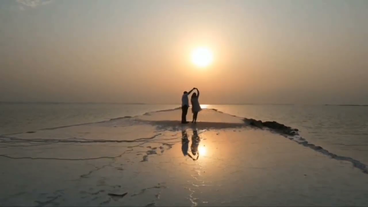 Falling In Love by Sleepyard (featuring Sandy Dedrick) - YouTube