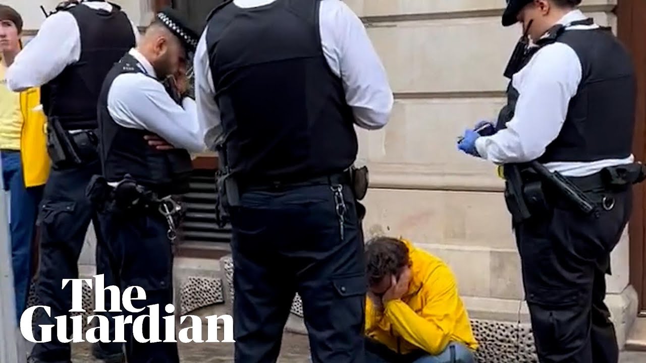 Head of UK's leading anti-monarchy movement among several arrested at ...