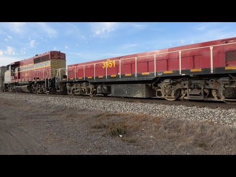 MY FIRST CN TRAIN CATCH ON THE EX IOWA NORTHERN! IOWA NORTHERN SLUGS ...