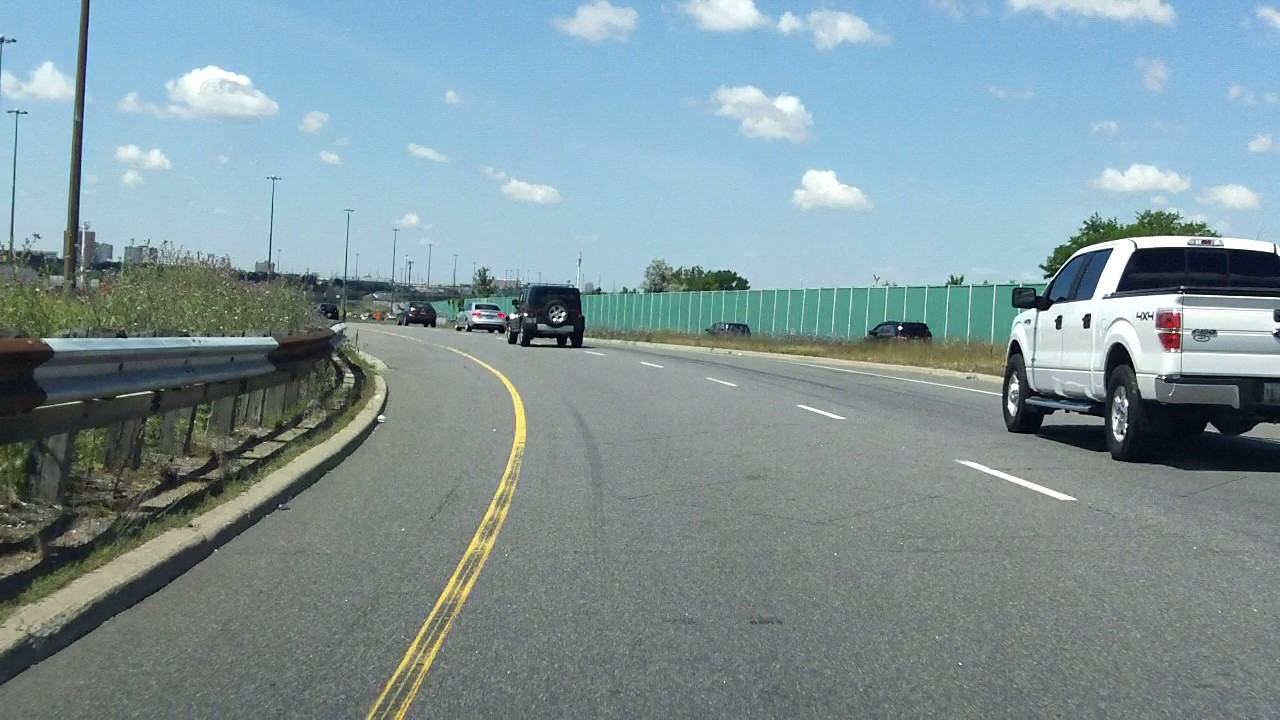 Highway 401 (Express to Collector Crossover) westbound - YouTube