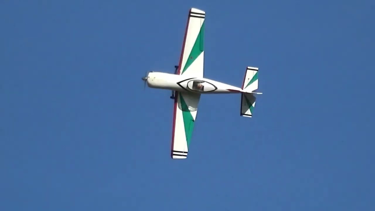 Nick and Pauls SKYWAYS SPINKS AKROMASTER - YouTube