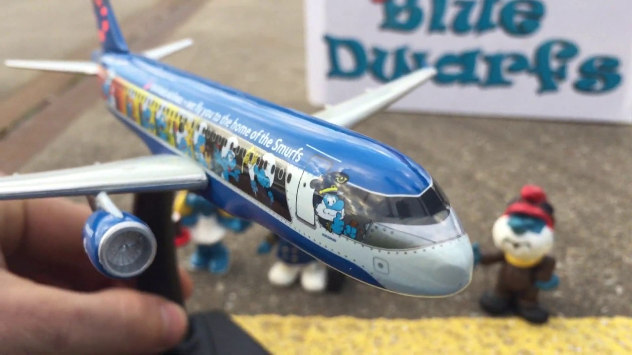 Smurf Airplane Brussels Airlines/ Airbus A320 1:200 - YouTube