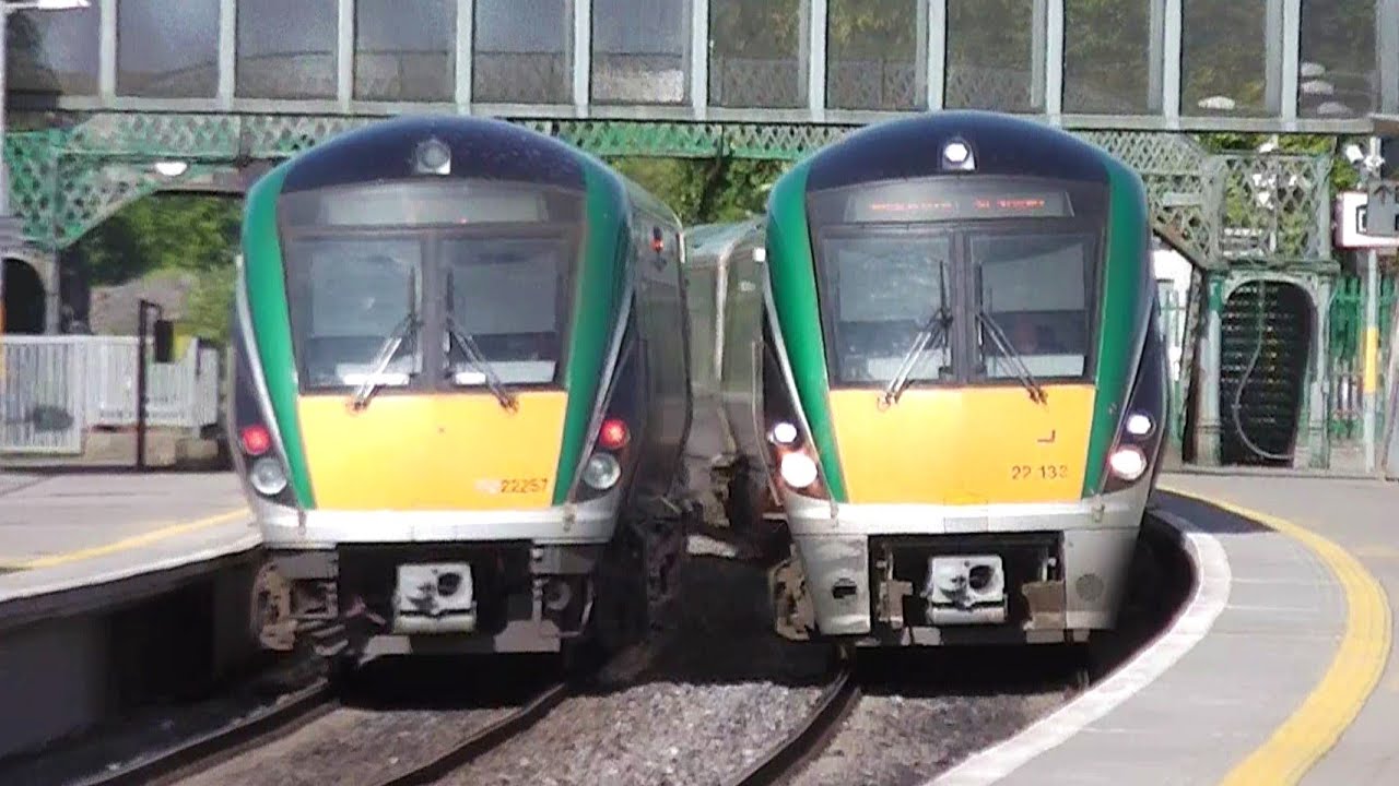IE 22000 Class Intercity Train number 22133 - Portarlington Station ...